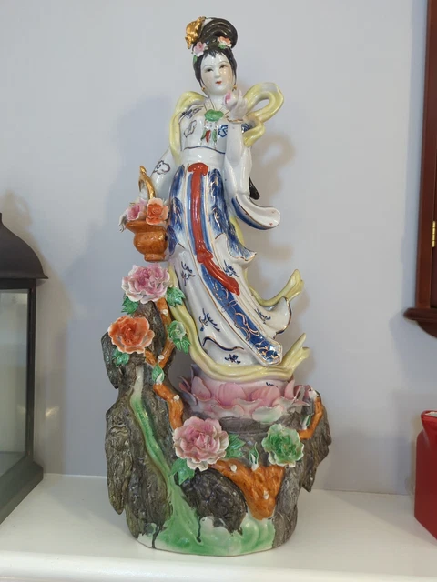 LARGE 22 INCH Tall Porcelain Chinese Figurine. Beautifully Detailed £ ...