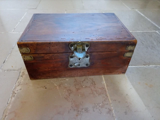 ANCIEN COFFRE EN bois et laiton avec système de fermeture EUR 35,00 - PicClick FR