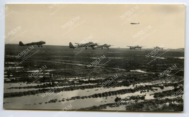 FOTO FLUGPLATZ PLESKAU Pskow WL Bomber Geschwader startet zum Feindflug ...