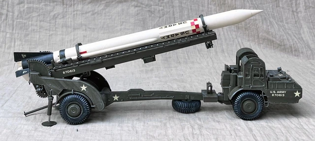 1:40 MGM-5 CORPORAL Missile Transporter USArmy Revell Model Kit gebaut ...