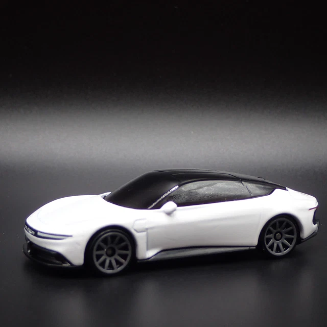 DELOREAN DMC ALPHA5 1:64 Echelle Limité de Collection Diorama Voiture ...