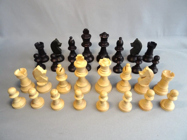 VINTAGE BOXWOOD STAUNTON Chess Set House Martin with Box - wooden £10. ...