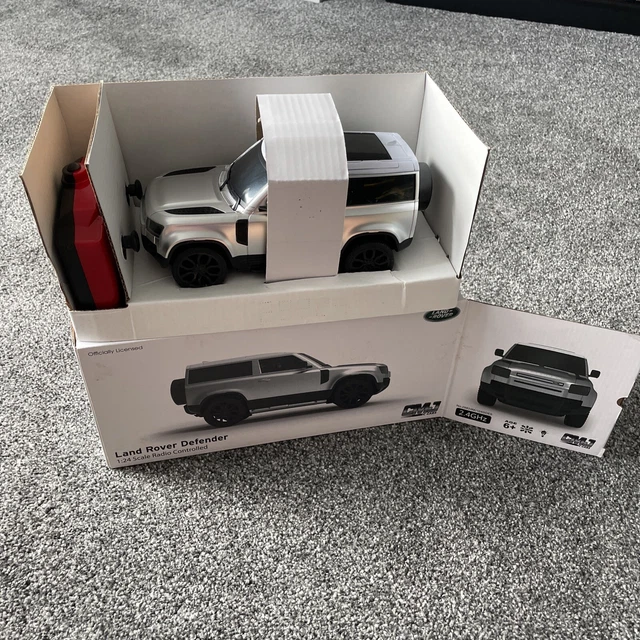LAND ROVER DEFENDER 1:24 Scale Remote Control Car RW Toys BNIB £16.95 ...