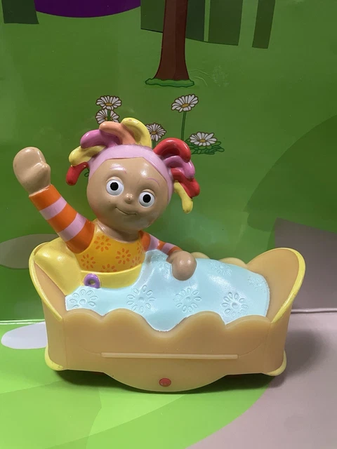 IN THE NIGHT Garden Upsy Daisy Bed Roll Along Toy 2007 Ragdoll Hasbro ...