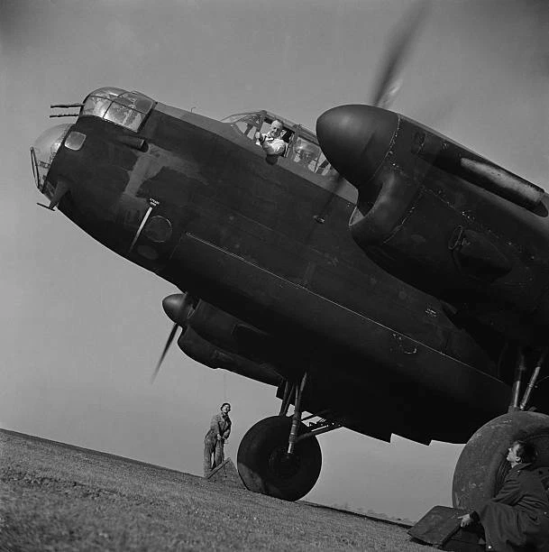 AVRO LANCASTER BOMBER Design & Construction 1942 At The Factory OLD ...