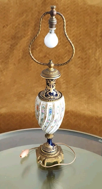 UNE LAMPE SIGNÉ Style Sèvres 1900 Porcelaine Fleurs EUR 1,00 - PicClick FR