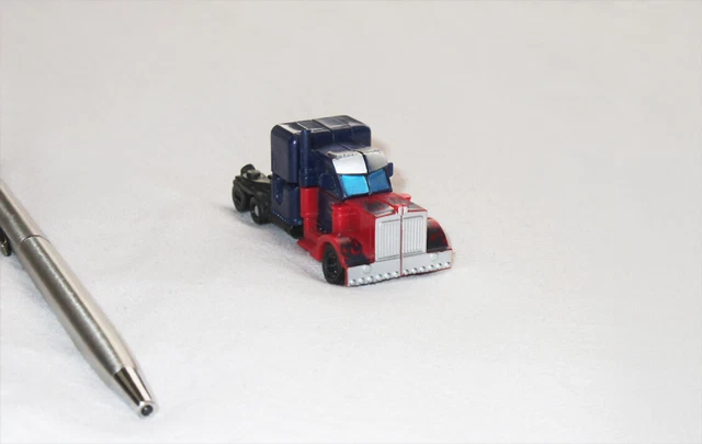 WST TRANSFORMERS 2007 OPTIMUS PRIME Worlds Smallest Robot Figure ...