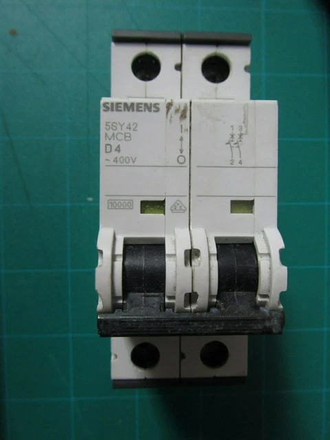 DISJONCTEUR SIEMENS 5SY4204-8, 5SY42 MCB D4 4A 400V 277-480VAC Utilisé ...