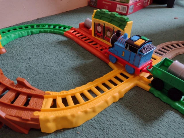 THOMAS AND FRIENDS Fisher Price All around Sodor interactive train set ...