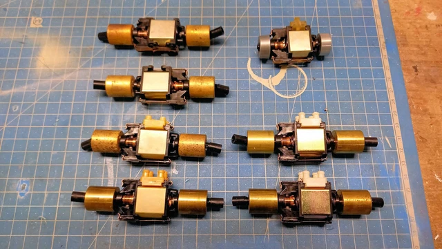 LOT MOTEURS LOCOMOTIVES Athearn échelle HO, et pièces détachées EUR 20 ...