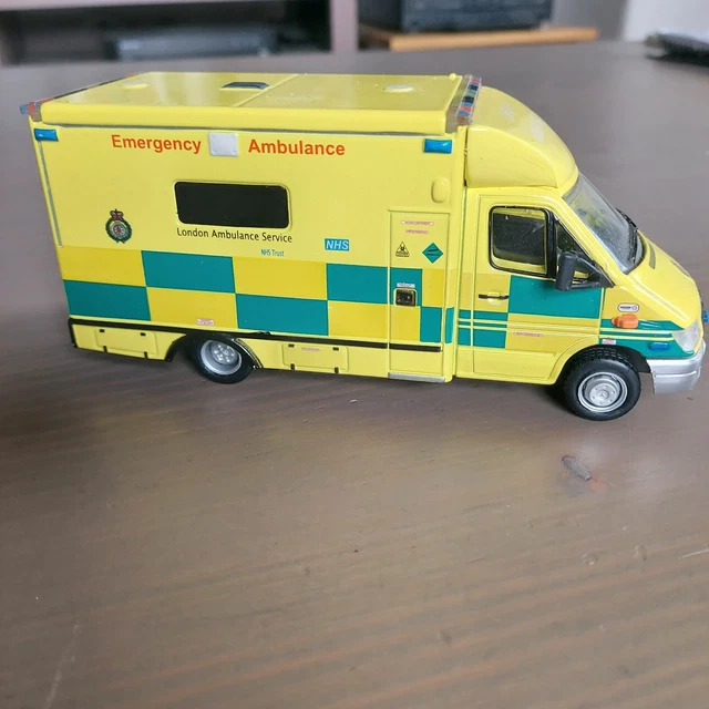 FIRE BRIGADE MODELS London Emergency Ambulance Model Collectable £5.00 ...