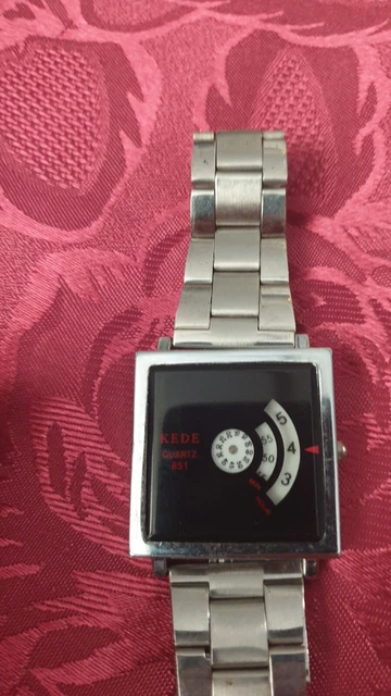 MENS KEDE QUARTZ 40 MM SQUARE WATCH GREAT CONDITION BUT NEEDS A BATTERY ...