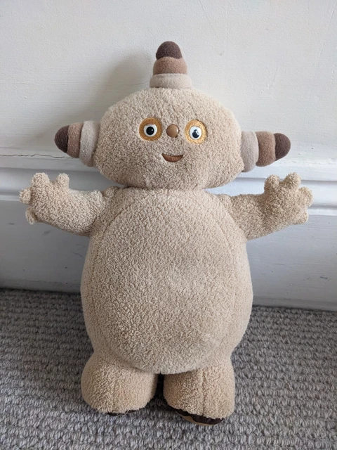 HASBRO TALKING AND singing plush collectable Makka Pakka figure 2007 £ ...