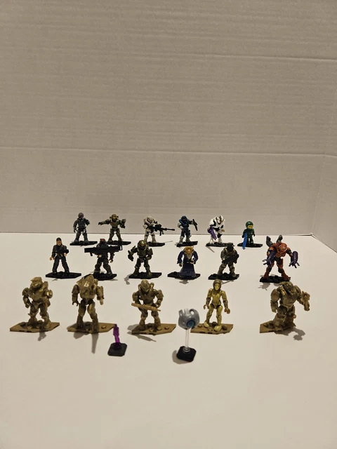MEGA CONSTRUX HALO 20th Anniversary Mini Fig Character Pack. Displayed ...