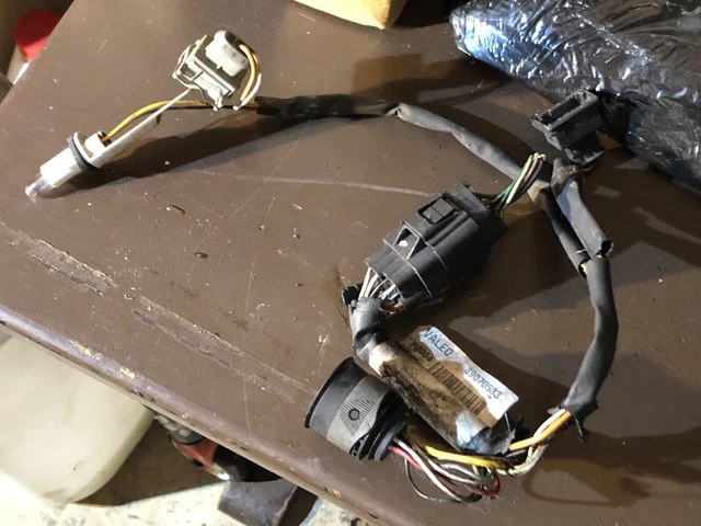 VOLVO S60 V70 Xc70 Headlight Wiring Loom / Harness Connectors 30763548 ...