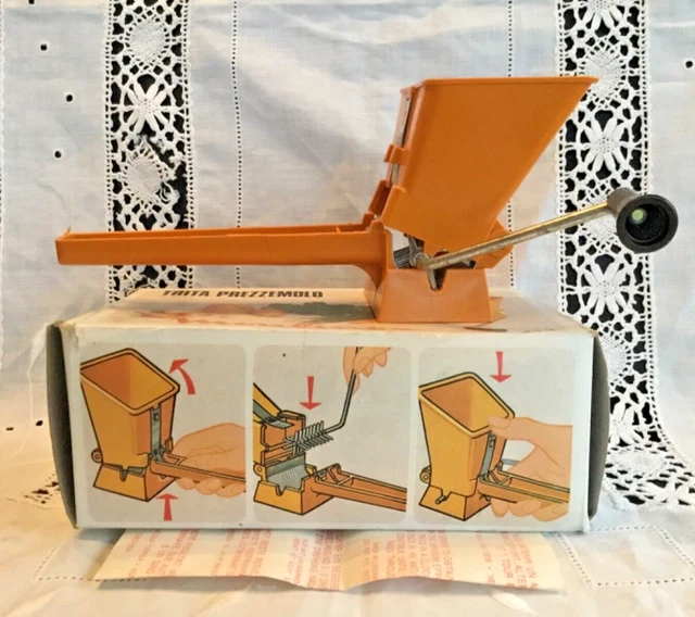 MOULINEX, MOULIN À fines herbes,coloris orange, avant 1968 Fabrication ...