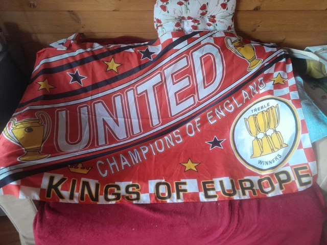 MANCHESTER UNITED PEWTER Key Ring, Flag And Programmes Job Lot Football ...