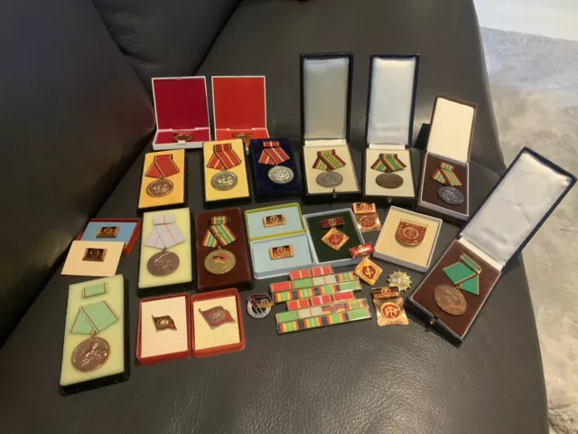 DDR KONVOLUT ,NVA ,Mfs Oberst Stasi Orden Medaillen Abzeichen ...