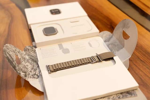 APPLE WATCH ULTRA Series 2 Cellular Natural Titanium Olive Alpine Loop ...