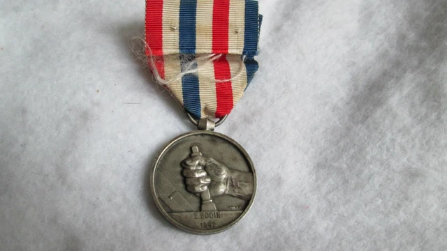 ANCIENNE MÉDAILLE DES Cheminots bronze argenté Favre - Bertin 1942 WWII ...