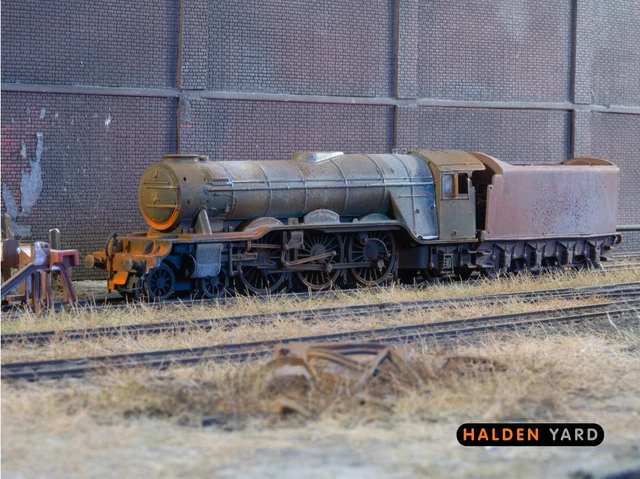 OO GAUGE LOCOMOTIVE, heavily rusted and weathered LNER A3 class. Ref J1 ...