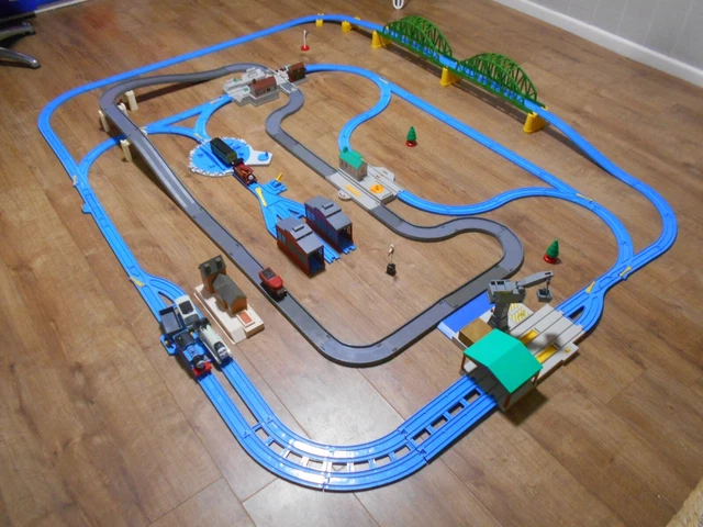 TOMY TRACKMASTER THOMAS the tank engine train set trains stations large ...