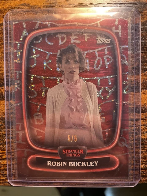 TOPPS STRANGER THINGS 2025 High-Tek Robin Buckley Red Vines /5 £185.23 ...