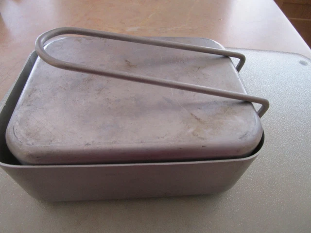 ORIGINAL WW2 PATTERN British Army Soldiers Mess Tin Set dated 1977 £5. ...