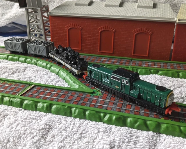 ERTL THOMAS THE Tank Engine & Friends Derek The Diesel & Scrap + Trucks ...