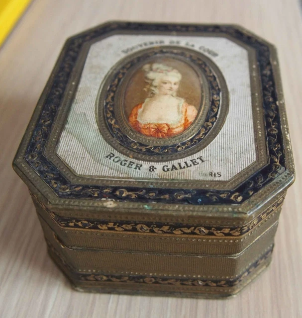 ANCIENNE BOÎTE À poudre vide Roger & Gallet Souvenir de la Cour EUR 55 ...
