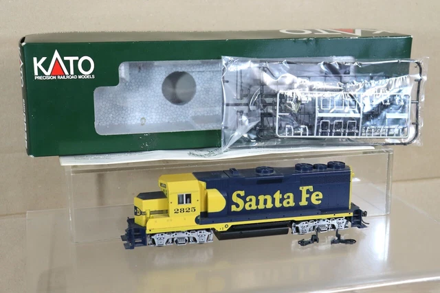 KATO 37-022 SANTA Fe At&sf EMD GP35 Phase 1a Locomotive 2825 Emballé Ob ...