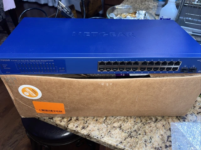 NETGEAR PROSAFE 24 Port Gigabit PoE Smart Managed Switch GS724TP V2 ...