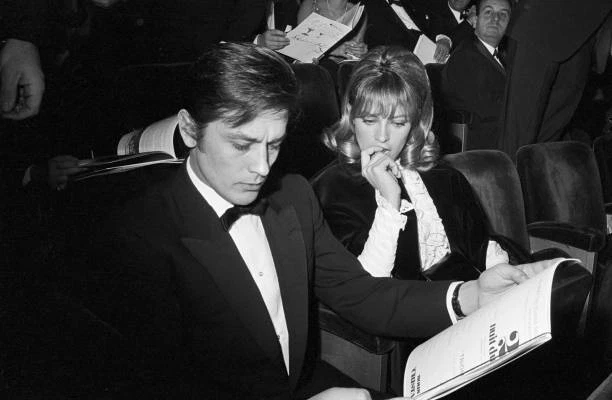 ALAIN DELON ACCOMPANIED His Wife Nathalie 1967 Old Photo 3 EUR 6,73 ... ALAIN DELON ACCOMPANIED His Wife Nathalie 1967 Old Photo 3 EUR 6,73 ...