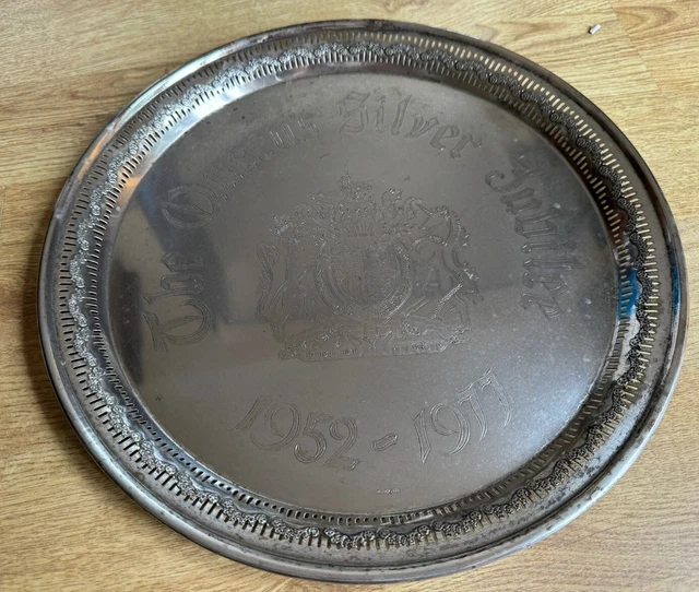 VINTAGE QUEEN ELIZABETH II Silver Jubilee - Silver Plated Tray 1977 EUR ... VINTAGE QUEEN ELIZABETH II Silver Jubilee - Silver Plated Tray 1977 EUR ...