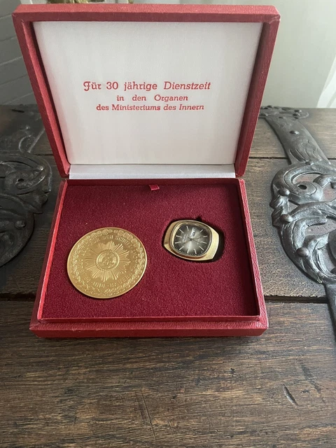 GLASHÜTTE AUTOMATIK UHR mit Medaille im Etui , 30 Jahre Ministerium des Inneren EUR 250,00 ...