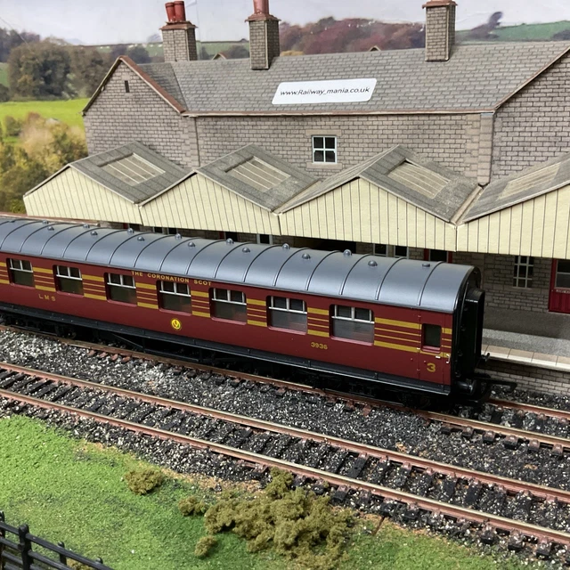 HORNBY CORONATION SCOT Red LMS First Class Coach ‘3936’ (Unboxed) £10. ...