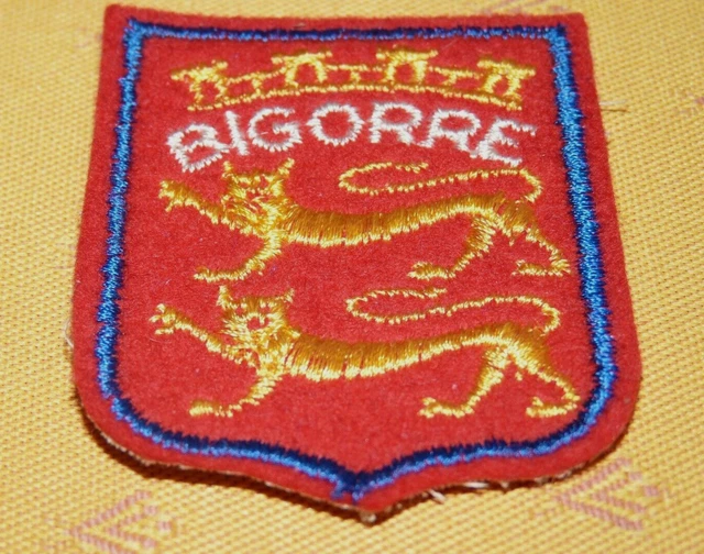 ANCIEN ÉCUSSON À coudre en feutre brodé blason Bigorre Neuf Vintage Patch EUR 5,00 - PicClick FR