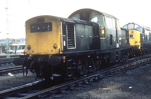 COLOUR SLIDE OF D8612 BR class 17 Clayton diesel loco £1.99 - PicClick UK