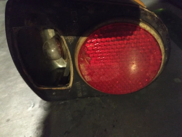 ANCIEN FEU ARRIÈRE Rouge Tracteur DDR Vintage itma Nike phare veilleuse ...