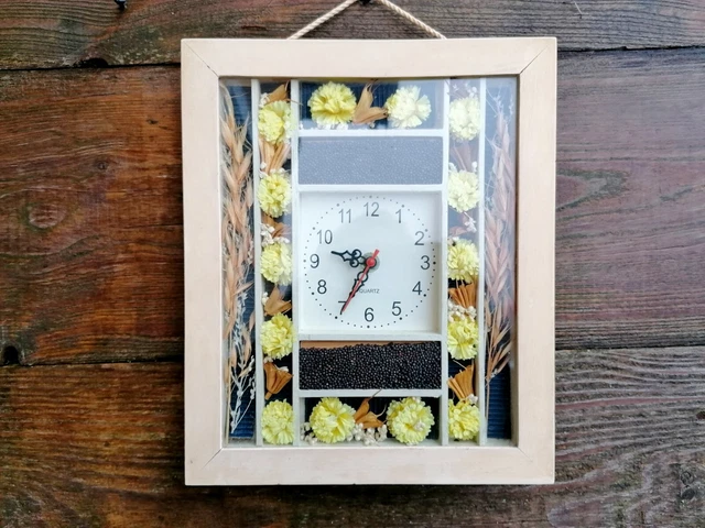 VINTAGE WALL CLOCK with Dried Seeds & Artificial Flowers Tianguan ...