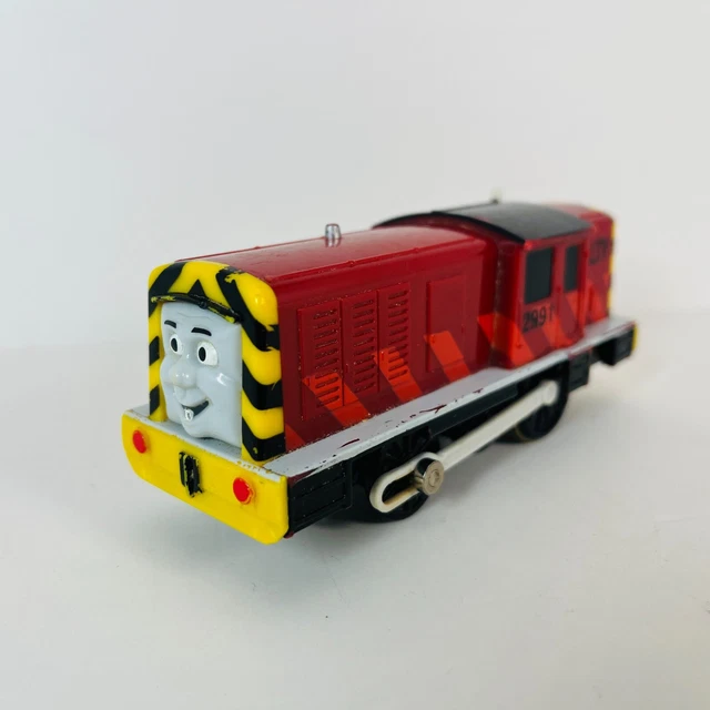 THOMAS & FRIENDS Trackmaster SALTY Train Engine Motorized 2006 - VIDEO ...