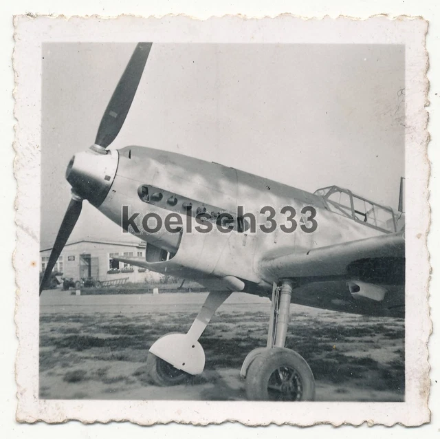 FOTO MESSERSCHMITT ME 109 Flugzeug der Luftwaffe auf Fliegerhorst Stade ...