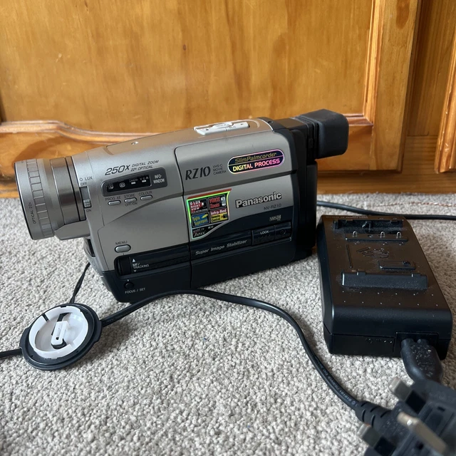 PANASONIC NV-RZ10 VHSC 250x videocamera zoom digitale, caricabatterie ...