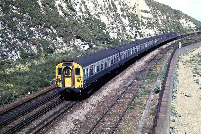 BRITISH RAIL 4CEP 1561 approaches Shakespeare Tunnel Dover 1988 Rail ...