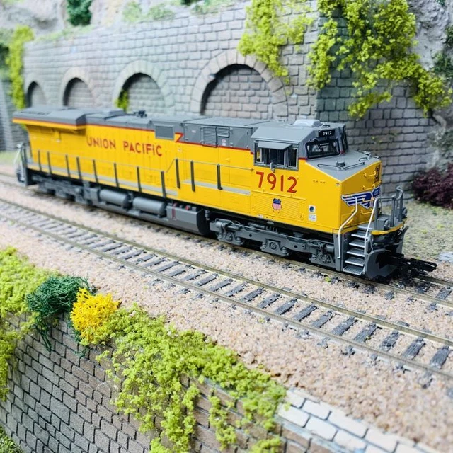 LOCOMOTIVE DIESEL GE ES44AC, UP, Ep VI, digital son - MARKLIN 38441 ...