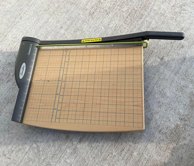 SWINGLINE CLASSICCUT 9115 Guillotine Paper Trimmer Cutter 15 Sheets, 15 ...