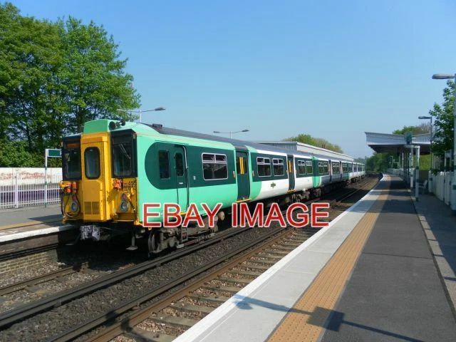 PHOTO SOUTHERN Class 455 Emu 455843 Stops At Purley Oaks With A London ...