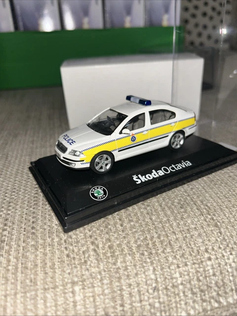 CODE 3 POLICE Models Lincolnshire Police Skoda 1.43 Scale Mint In Case ...