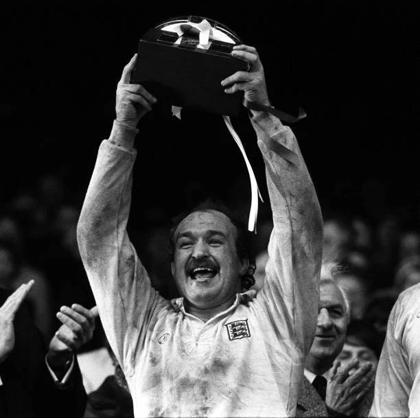 GLOUCESTERSHIRE CAPTAIN MIKE Rafter Holds Aloft The Trophy 1984 OLD ...