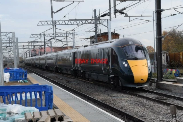 PHOTO CLASS 800 5-Car Mu No 800 018 Of Gwr At Southall On A Paddington ...